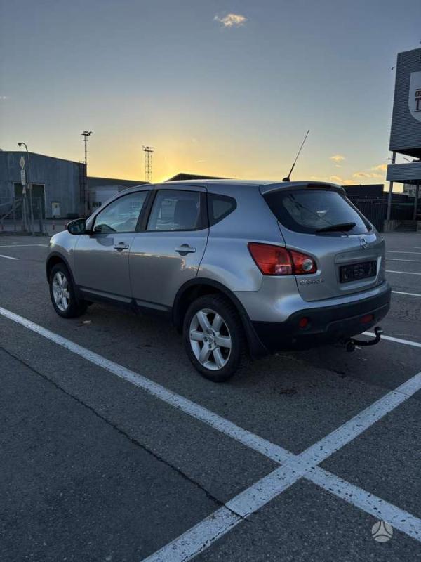 Grey Nissan Qashqai 2010 in Kaunas, with an engine capacity of 1.46 L and mileage of 287 thousand km for 3650 €, photo 3 on AUTOMOTO.COM.LV
