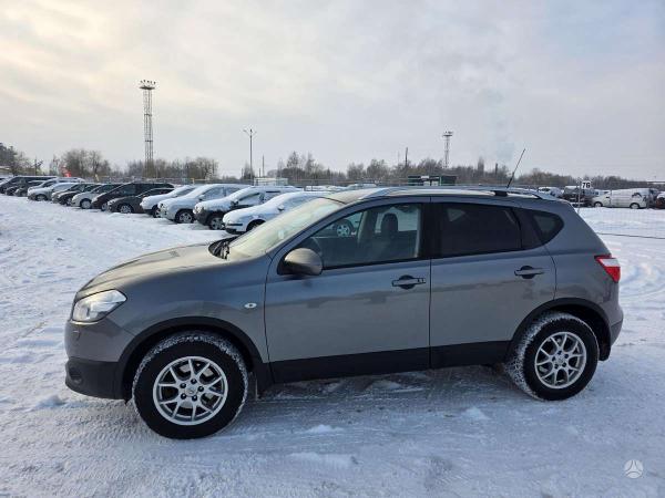 Pelēks Nissan Qashqai 2010 Marijampole, ar dzinēja tilpumu 2.00 L un nobraukumu 165 tūkst. km par 5690 €, foto 3 vietnē AUTOMOTO.COM.LV