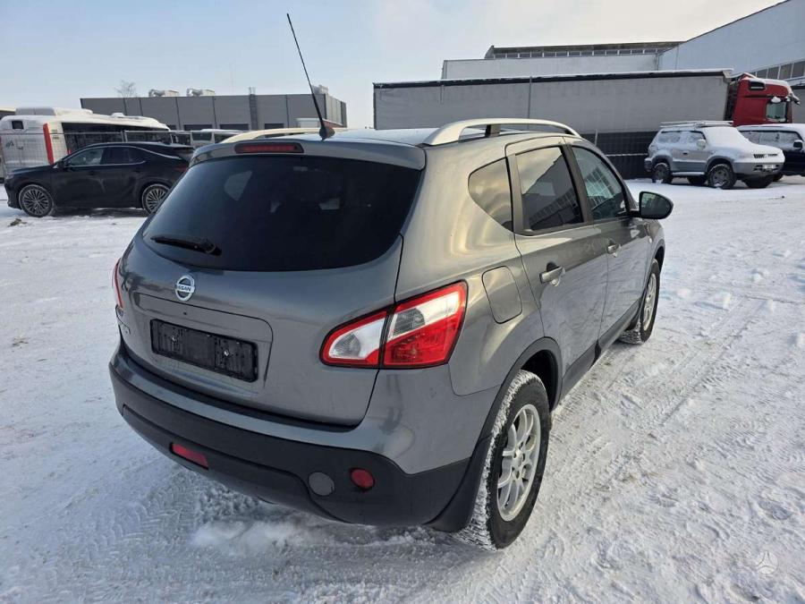 Pelēks Nissan Qashqai 2010 Marijampole, ar dzinēja tilpumu 2.00 L un nobraukumu 165 tūkst. km par 5690 €, foto 8 vietnē AUTOMOTO.COM.LV