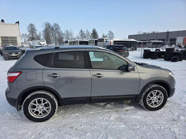 Pelēks Nissan Qashqai 2010 Marijampole, ar dzinēja tilpumu 2.00 L un nobraukumu 165 tūkst. km par 5690 €, foto 10 vietnē AUTOMOTO.COM.LV
