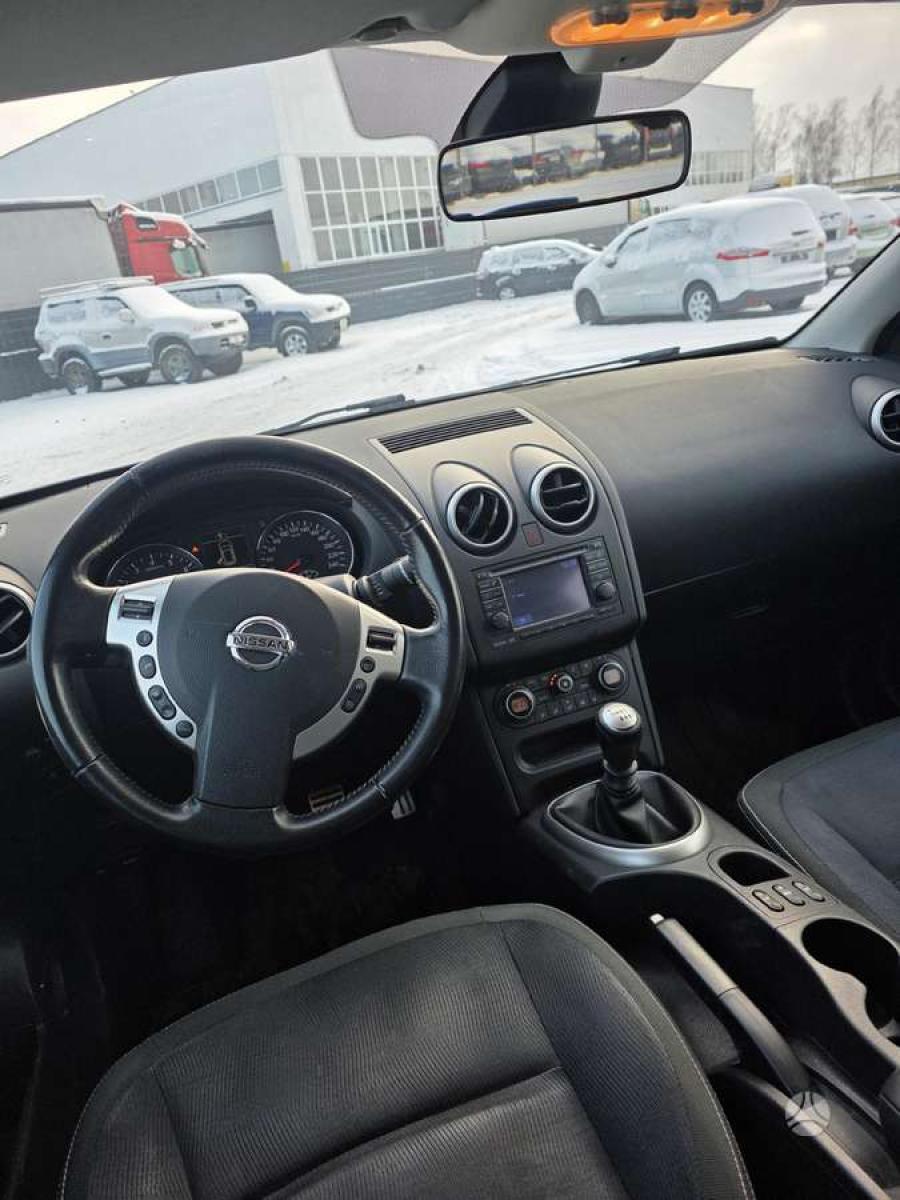 Pelēks Nissan Qashqai 2010 Marijampole, ar dzinēja tilpumu 2.00 L un nobraukumu 165 tūkst. km par 5690 €, foto 18 vietnē AUTOMOTO.COM.LV