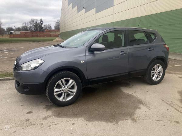 Grey Nissan Qashqai 2010 in Marijampole, with an engine capacity of 1.46 L and mileage of 278 thousand km for 4199 €, photo 3 on AUTOMOTO.COM.LV