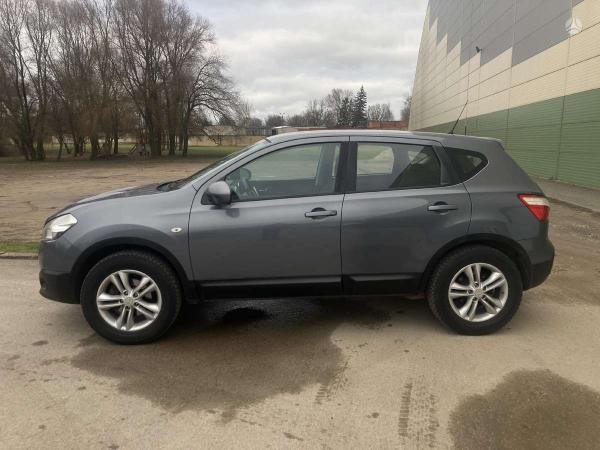 Grey Nissan Qashqai 2010 in Marijampole, with an engine capacity of 1.46 L and mileage of 278 thousand km for 4199 €, photo 4 on AUTOMOTO.COM.LV