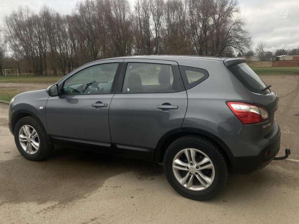 Grey Nissan Qashqai 2010 in Marijampole, with an engine capacity of 1.46 L and mileage of 278 thousand km for 4199 €, photo 5 on AUTOMOTO.COM.LV
