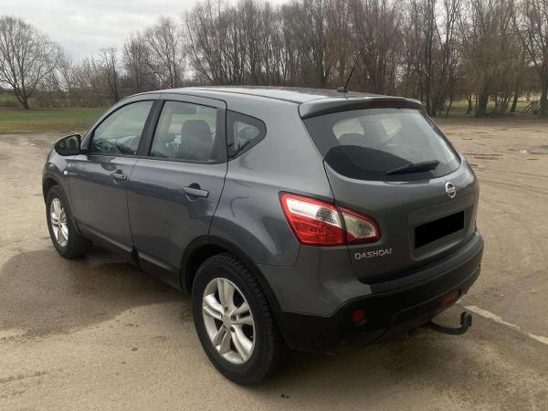 Grey Nissan Qashqai 2010 in Marijampole, with an engine capacity of 1.46 L and mileage of 278 thousand km for 4199 €, photo 6 on AUTOMOTO.COM.LV