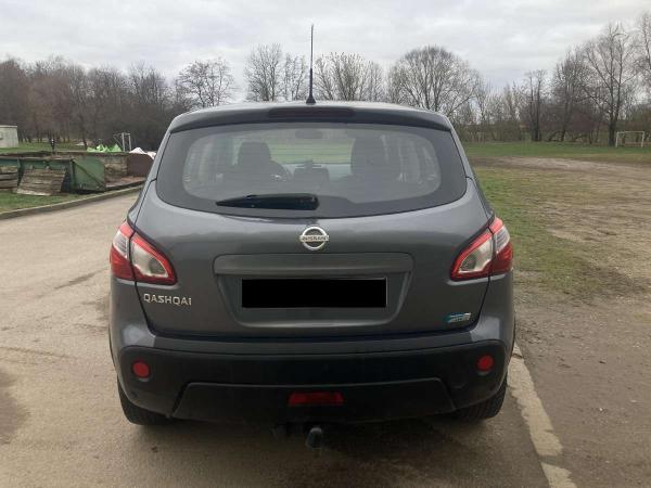 Grey Nissan Qashqai 2010 in Marijampole, with an engine capacity of 1.46 L and mileage of 278 thousand km for 4199 €, photo 7 on AUTOMOTO.COM.LV