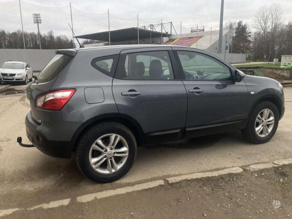 Grey Nissan Qashqai 2010 in Marijampole, with an engine capacity of 1.46 L and mileage of 278 thousand km for 4199 €, photo 9 on AUTOMOTO.COM.LV
