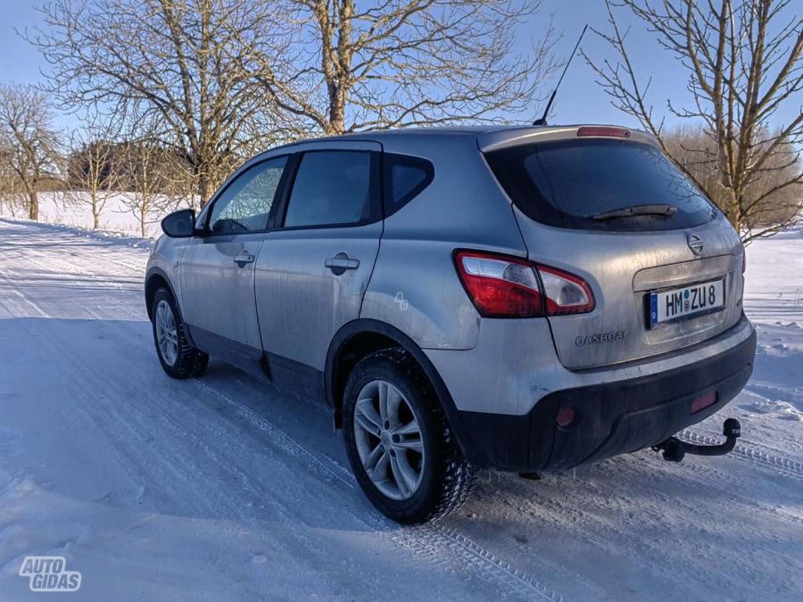 Pelēks Nissan Qashqai 2010 Raseiniai, ar dzinēja tilpumu 2.00 L un nobraukumu 230 tūkst. km par 4600 €, foto 3 vietnē AUTOMOTO.COM.LV