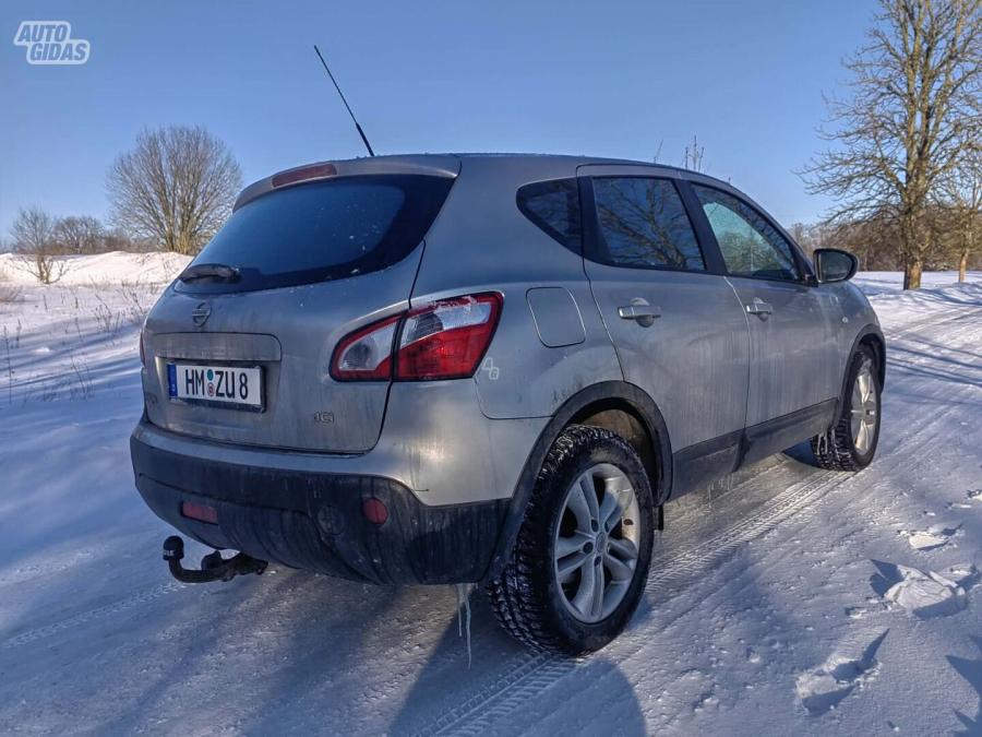 Pelēks Nissan Qashqai 2010 Raseiniai, ar dzinēja tilpumu 2.00 L un nobraukumu 230 tūkst. km par 4600 €, foto 5 vietnē AUTOMOTO.COM.LV