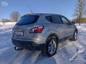 Pelēks Nissan Qashqai 2010 Raseiniai, ar dzinēja tilpumu 2.00 L un nobraukumu 230 tūkst. km par 4400 €, foto 5 vietnē AUTOMOTO.COM.LV