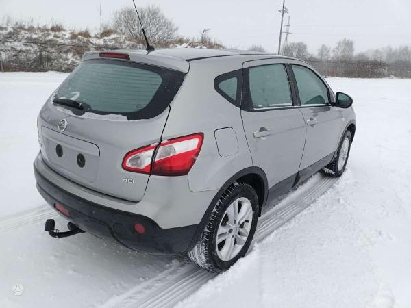 Grey Nissan Qashqai 2010 in Marijampole, with an engine capacity of 1.46 L and mileage of 200 thousand km for 4500 €, photo 4 on AUTOMOTO.COM.LV