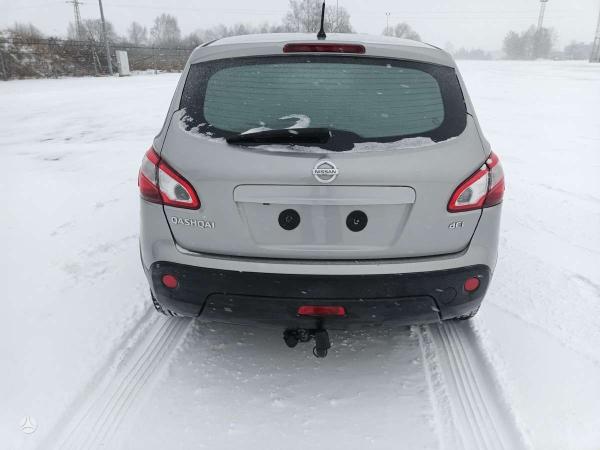 Grey Nissan Qashqai 2010 in Marijampole, with an engine capacity of 1.46 L and mileage of 200 thousand km for 4500 €, photo 5 on AUTOMOTO.COM.LV