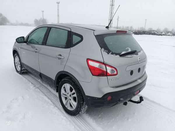 Grey Nissan Qashqai 2010 in Marijampole, with an engine capacity of 1.46 L and mileage of 200 thousand km for 4500 €, photo 6 on AUTOMOTO.COM.LV