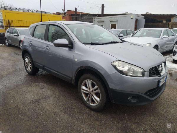 Pelēks Nissan Qashqai 2010 Panevēža, ar dzinēja tilpumu 1.46 L un nobraukumu 300 tūkst. km par 4700 €, foto 1 vietnē AUTOMOTO.COM.LV