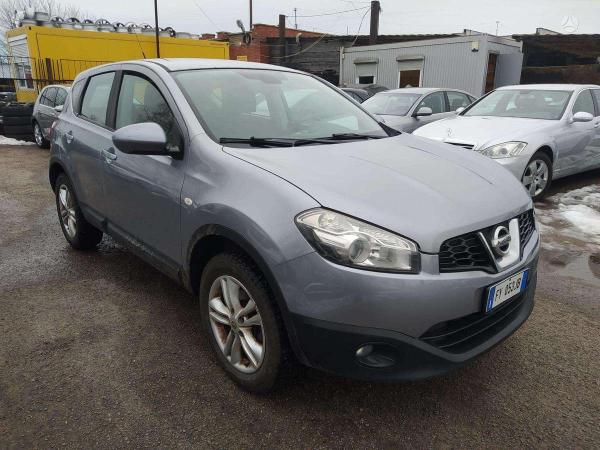Pelēks Nissan Qashqai 2010 Panevēža, ar dzinēja tilpumu 1.46 L un nobraukumu 300 tūkst. km par 4700 €, foto 2 vietnē AUTOMOTO.COM.LV
