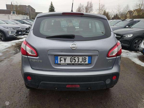 Pelēks Nissan Qashqai 2010 Panevēža, ar dzinēja tilpumu 1.46 L un nobraukumu 300 tūkst. km par 4700 €, foto 10 vietnē AUTOMOTO.COM.LV