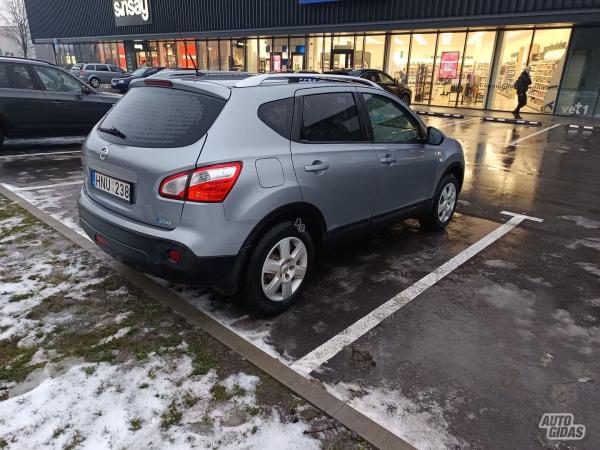 Grey Nissan Qashqai 2010 in Alytus, with an engine capacity of 1.50 L and mileage of 304 thousand km for 5500 €, photo 3 on AUTOMOTO.COM.LV