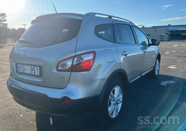 Grey Nissan Qashqai 2010 in Riga, with an engine capacity of 2.00 L and mileage of 356 thousand km for 4000 €, photo 5 on AUTOMOTO.COM.LV