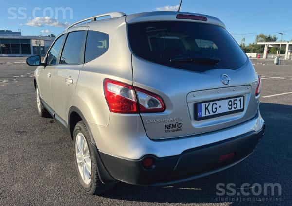 Grey Nissan Qashqai 2010 in Riga, with an engine capacity of 2.00 L and mileage of 356 thousand km for 4000 €, photo 6 on AUTOMOTO.COM.LV