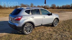 Grey Nissan Qashqai 2010 in Riga, with an engine capacity of 1.50 L and mileage of 229 thousand km for 4600 €, photo 3 on AUTOMOTO.COM.LV