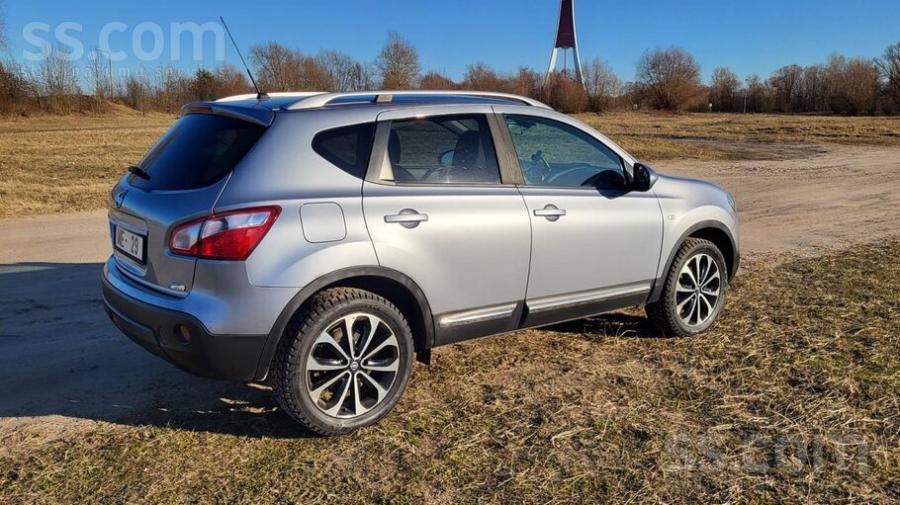 Grey Nissan Qashqai 2010 in Riga, with an engine capacity of 1.50 L and mileage of 229 thousand km for 4600 €, photo 3 on AUTOMOTO.COM.LV
