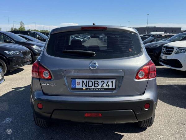 Grey Nissan Qashqai 2010 in Vilnius, with an engine capacity of 1.60 L and mileage of 238 thousand km for 4590 €, photo 8 on AUTOMOTO.COM.LV