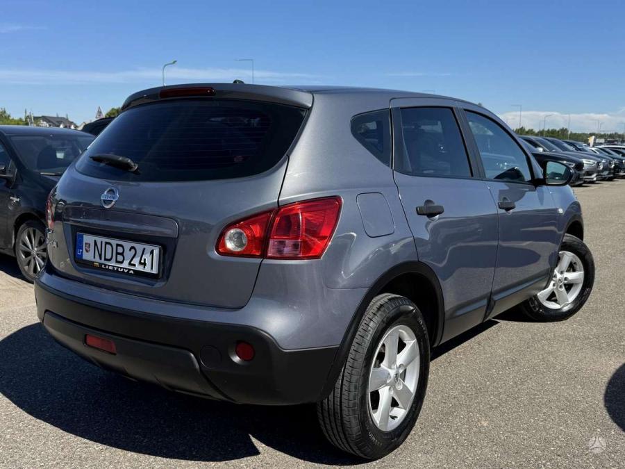 Pelēks Nissan Qashqai 2010 Viļņa, ar dzinēja tilpumu 1.60 L un nobraukumu 238 tūkst. km par 4590 €, foto 10 vietnē AUTOMOTO.COM.LV