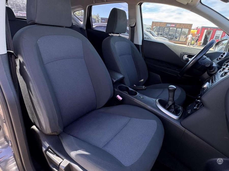 Pelēks Nissan Qashqai 2010 Viļņa, ar dzinēja tilpumu 1.60 L un nobraukumu 238 tūkst. km par 4590 €, foto 21 vietnē AUTOMOTO.COM.LV