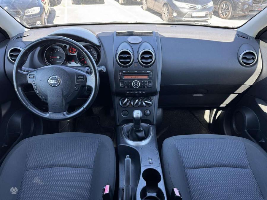 Pelēks Nissan Qashqai 2010 Viļņa, ar dzinēja tilpumu 1.60 L un nobraukumu 238 tūkst. km par 4590 €, foto 22 vietnē AUTOMOTO.COM.LV