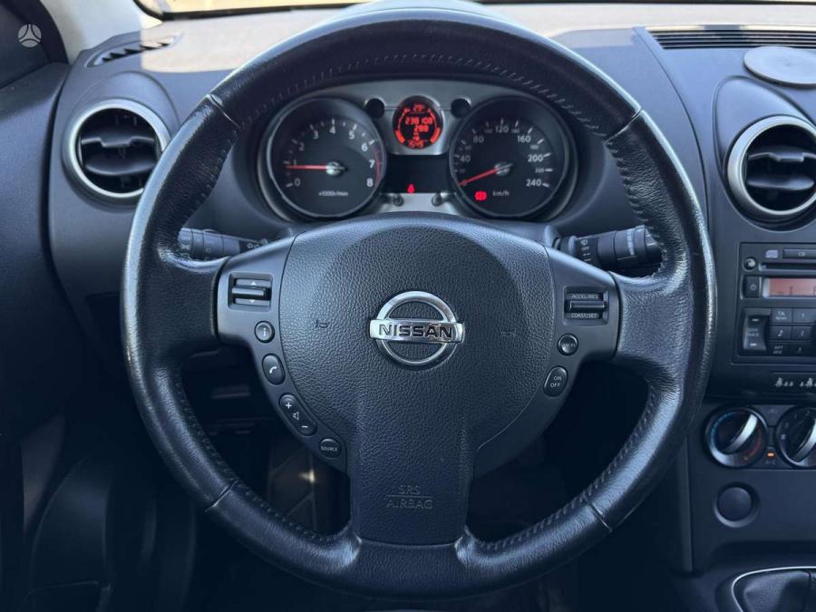 Pelēks Nissan Qashqai 2010 Viļņa, ar dzinēja tilpumu 1.60 L un nobraukumu 238 tūkst. km par 4590 €, foto 24 vietnē AUTOMOTO.COM.LV