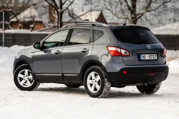 Pelēks Nissan Qashqai 2010 Jelgava, ar dzinēja tilpumu 1.50 L un nobraukumu 192 tūkst. km par 7300 €, foto 4 vietnē AUTOMOTO.COM.LV