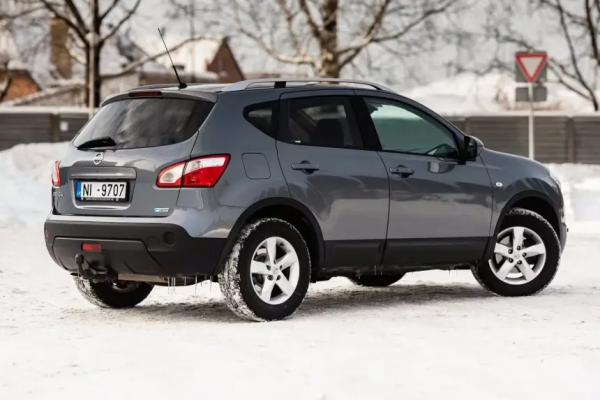 Pelēks Nissan Qashqai 2010 Jelgava, ar dzinēja tilpumu 1.50 L un nobraukumu 192 tūkst. km par 7300 €, foto 5 vietnē AUTOMOTO.COM.LV