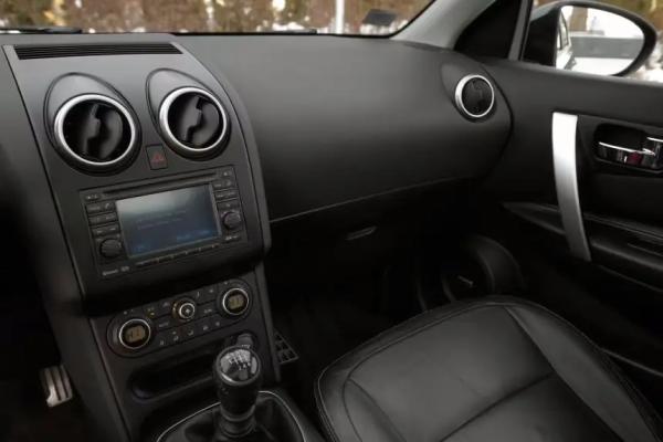 Pelēks Nissan Qashqai 2010 Jelgava, ar dzinēja tilpumu 1.50 L un nobraukumu 192 tūkst. km par 7300 €, foto 7 vietnē AUTOMOTO.COM.LV