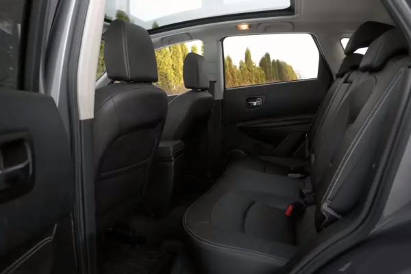 Pelēks Nissan Qashqai 2010 Jelgava, ar dzinēja tilpumu 1.50 L un nobraukumu 192 tūkst. km par 7300 €, foto 10 vietnē AUTOMOTO.COM.LV