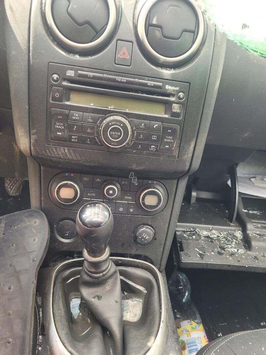 Pelēks Nissan Qashqai 2010 Viļņa, ar dzinēja tilpumu 2.00 L un nobraukumu 200 tūkst. km par 850 €, foto 8 vietnē AUTOMOTO.COM.LV