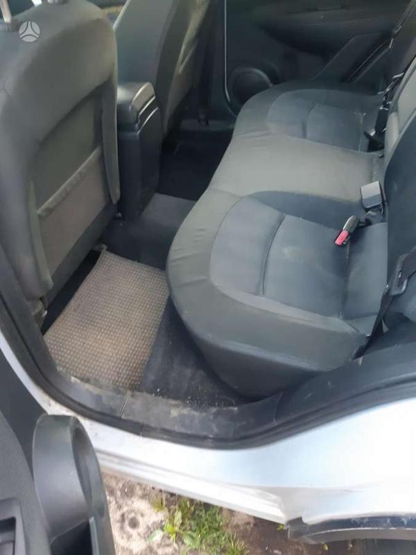 Grey Nissan Qashqai 2010 in Panevezys, with an engine capacity of 1.46 L and mileage of 224 thousand km for 2200 €, photo 3 on AUTOMOTO.COM.LV