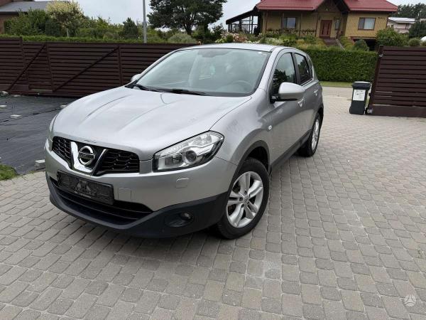 Grey Nissan Qashqai 2010 in Vievis, with an engine capacity of 2.00 L and mileage of 152 thousand km for 4300 €, photo 1 on AUTOMOTO.COM.LV