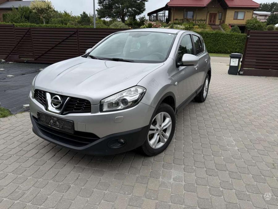 Grey Nissan Qashqai 2010 in Vievis, with an engine capacity of 2.00 L and mileage of 152 thousand km for 4300 €, photo 1 on AUTOMOTO.COM.LV