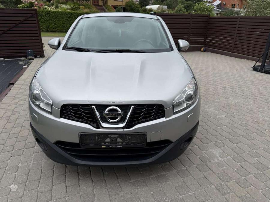 Grey Nissan Qashqai 2010 in Vievis, with an engine capacity of 2.00 L and mileage of 152 thousand km for 4300 €, photo 3 on AUTOMOTO.COM.LV