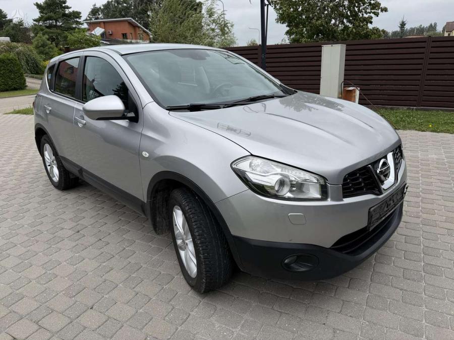 Grey Nissan Qashqai 2010 in Vievis, with an engine capacity of 2.00 L and mileage of 152 thousand km for 4300 €, photo 4 on AUTOMOTO.COM.LV