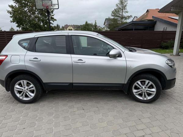 Grey Nissan Qashqai 2010 in Vievis, with an engine capacity of 2.00 L and mileage of 152 thousand km for 4300 €, photo 4 on AUTOMOTO.COM.LV