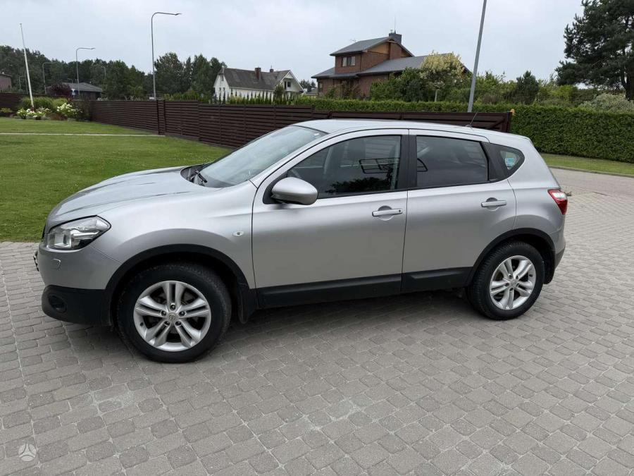 Grey Nissan Qashqai 2010 in Vievis, with an engine capacity of 2.00 L and mileage of 152 thousand km for 4300 €, photo 6 on AUTOMOTO.COM.LV