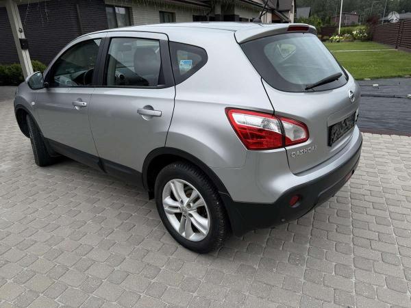 Grey Nissan Qashqai 2010 in Vievis, with an engine capacity of 2.00 L and mileage of 152 thousand km for 4300 €, photo 6 on AUTOMOTO.COM.LV