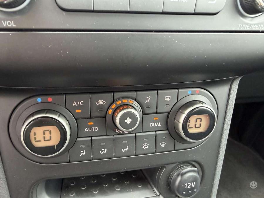 Grey Nissan Qashqai 2010 in Vievis, with an engine capacity of 2.00 L and mileage of 152 thousand km for 4300 €, photo 13 on AUTOMOTO.COM.LV