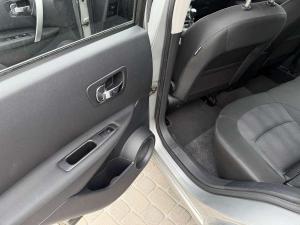 Grey Nissan Qashqai 2010 in Vievis, with an engine capacity of 2.00 L and mileage of 152 thousand km for 4300 €, photo 16 on AUTOMOTO.COM.LV