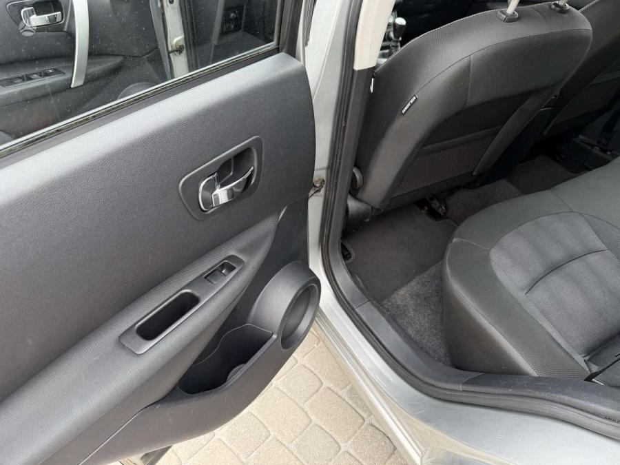 Grey Nissan Qashqai 2010 in Vievis, with an engine capacity of 2.00 L and mileage of 152 thousand km for 4300 €, photo 16 on AUTOMOTO.COM.LV