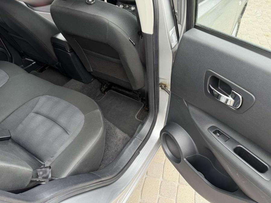Grey Nissan Qashqai 2010 in Vievis, with an engine capacity of 2.00 L and mileage of 152 thousand km for 4300 €, photo 17 on AUTOMOTO.COM.LV