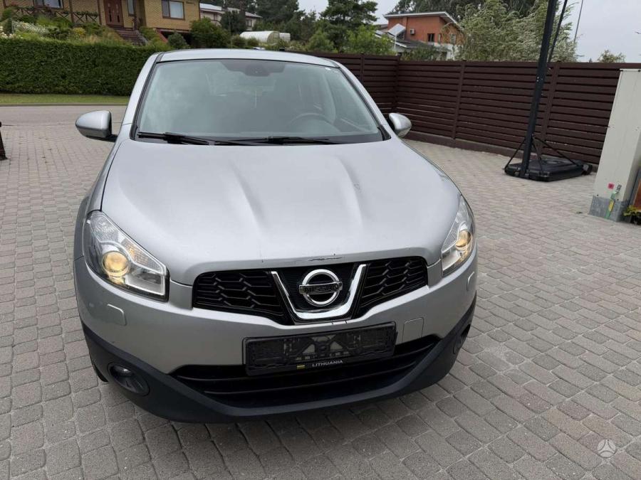 Grey Nissan Qashqai 2010 in Vievis, with an engine capacity of 2.00 L and mileage of 152 thousand km for 4300 €, photo 19 on AUTOMOTO.COM.LV