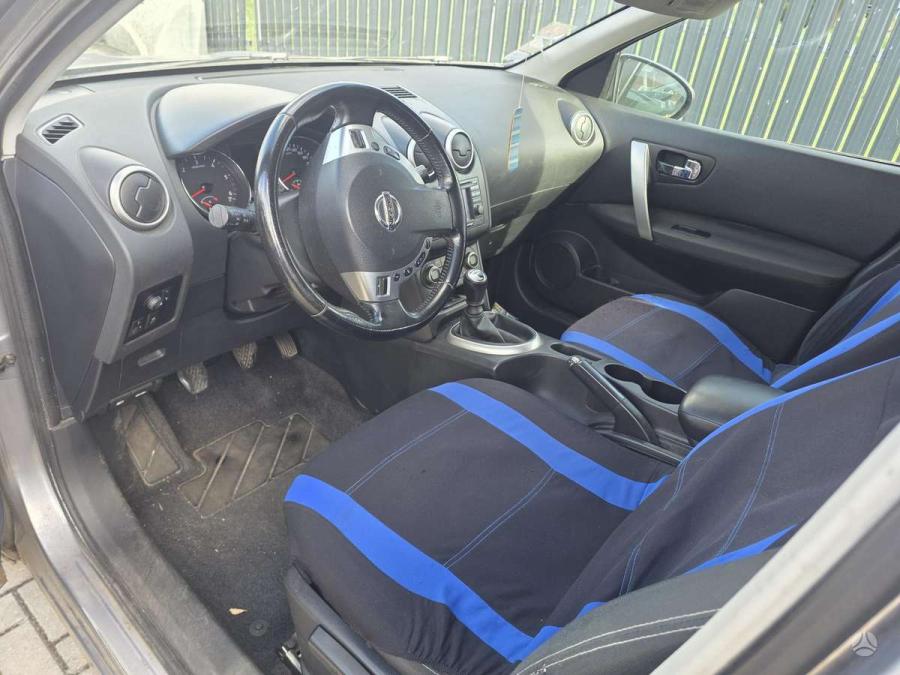 Pelēks Nissan Qashqai 2010 Tauragė, ar dzinēja tilpumu 1.46 L un nobraukumu 330 tūkst. km par 3300 €, foto 4 vietnē AUTOMOTO.COM.LV