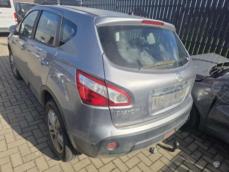Pelēks Nissan Qashqai 2010 Tauragė, ar dzinēja tilpumu 1.46 L un nobraukumu 330 tūkst. km par 3300 €, foto 5 vietnē AUTOMOTO.COM.LV